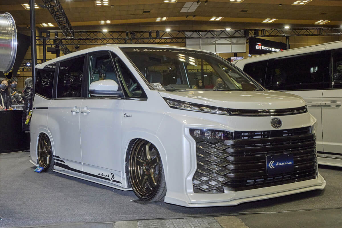 Toyota’s Minivan VOXY Gets An Aggressive Makeover | AUTO MESSE WEB ...