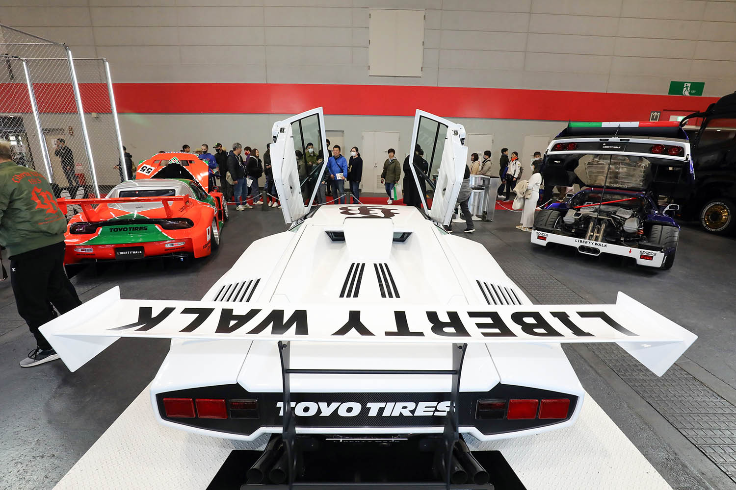 Why LIBERTY WALK Is Now Customizing The Lamborghini ‘Countach’? | AUTO ...