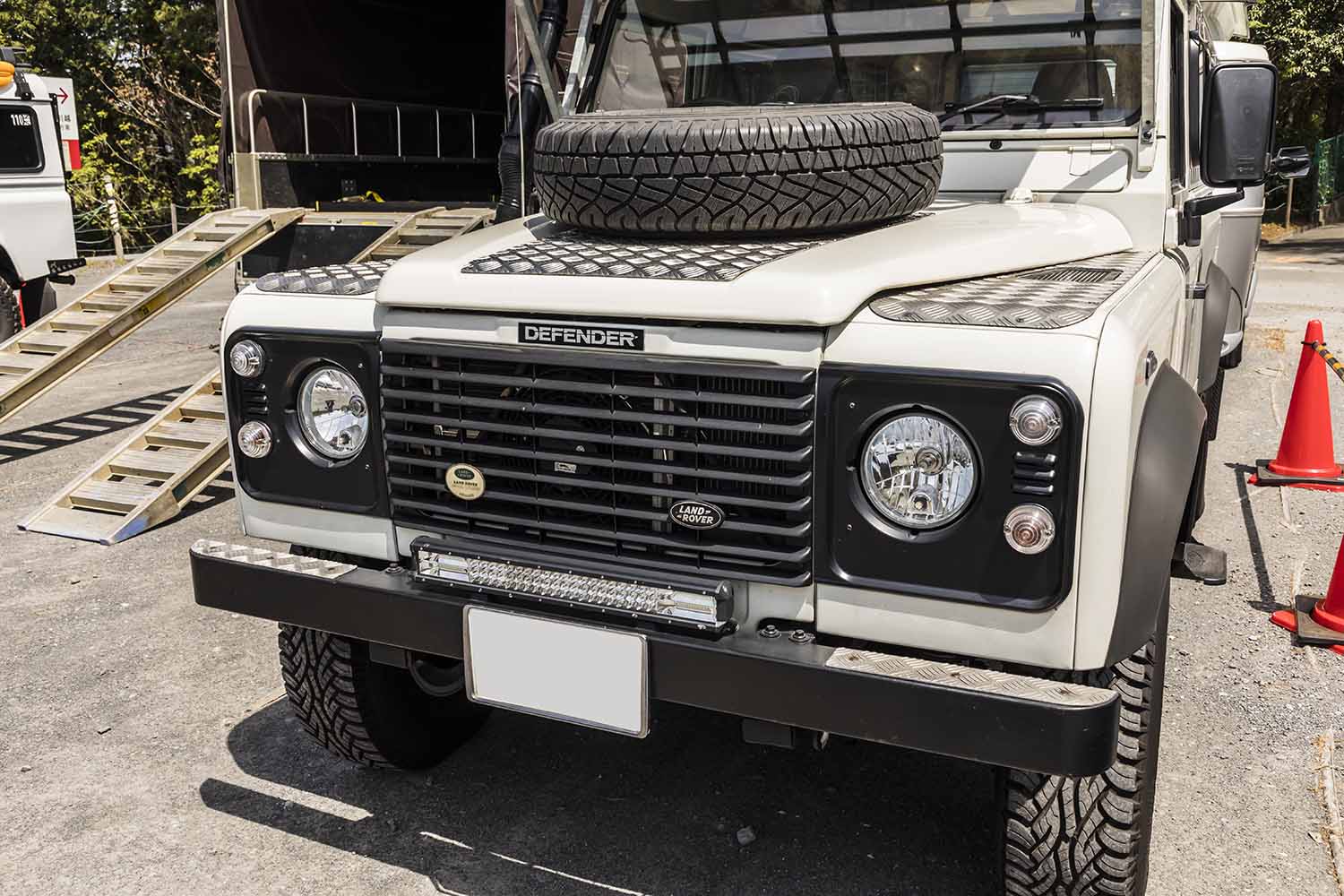 Mastery of Camping: The Life of a Defender 110 Camper | AUTO MESSE WEB ...