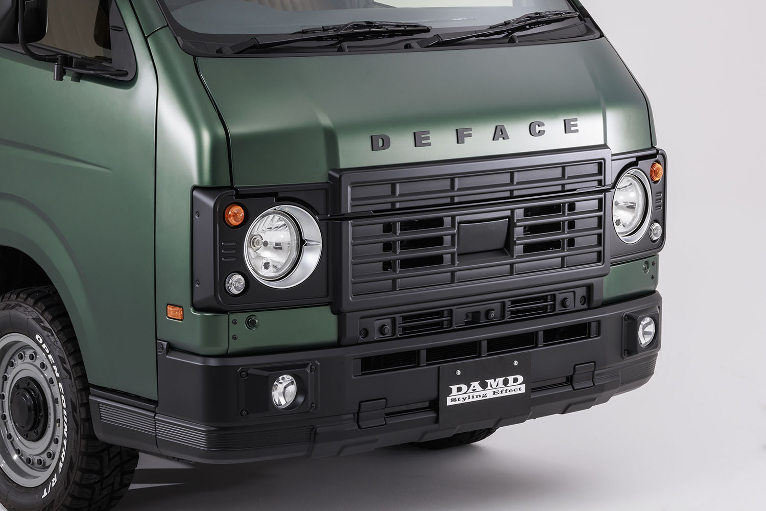 DEFACE by DAMD: A Bold New Look for the Toyota Hiace | AUTO MESSE WEB ...